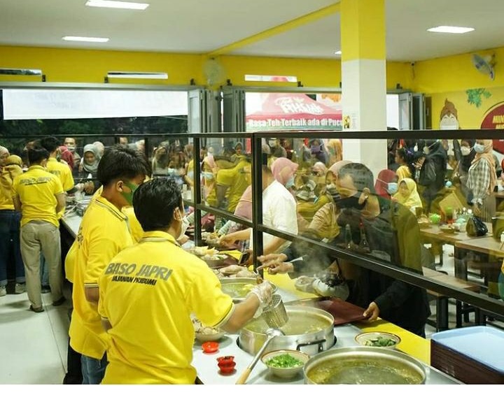 Makannya Prasmanan, Baso Japri Punya Menu Jumbo dan Tulang Rawan Sop Iga