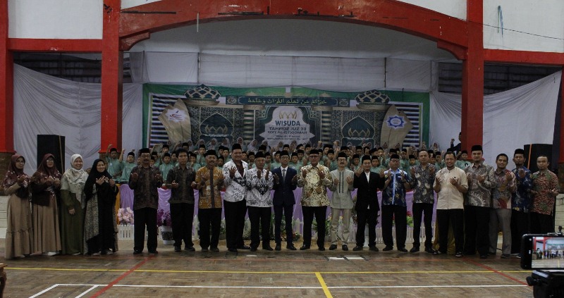 Penuh Semangat, Ratusan Siswa SDIT Al Istiqomah Kuningan Ikuti Prosesi Wisuda Tahfidz Juz 30